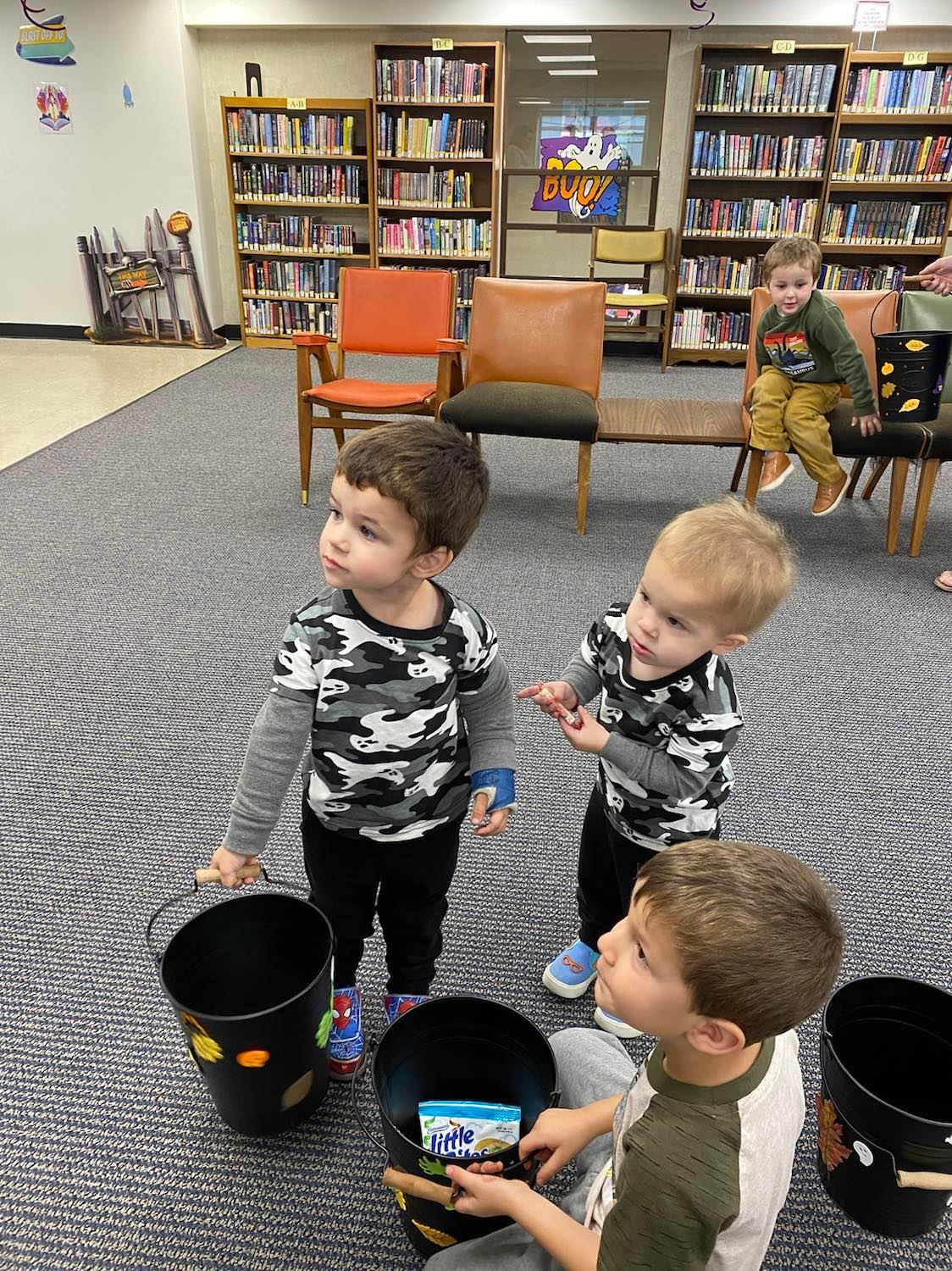 Candy Bucket Decorating – Shamokin-Coal Township Public Library