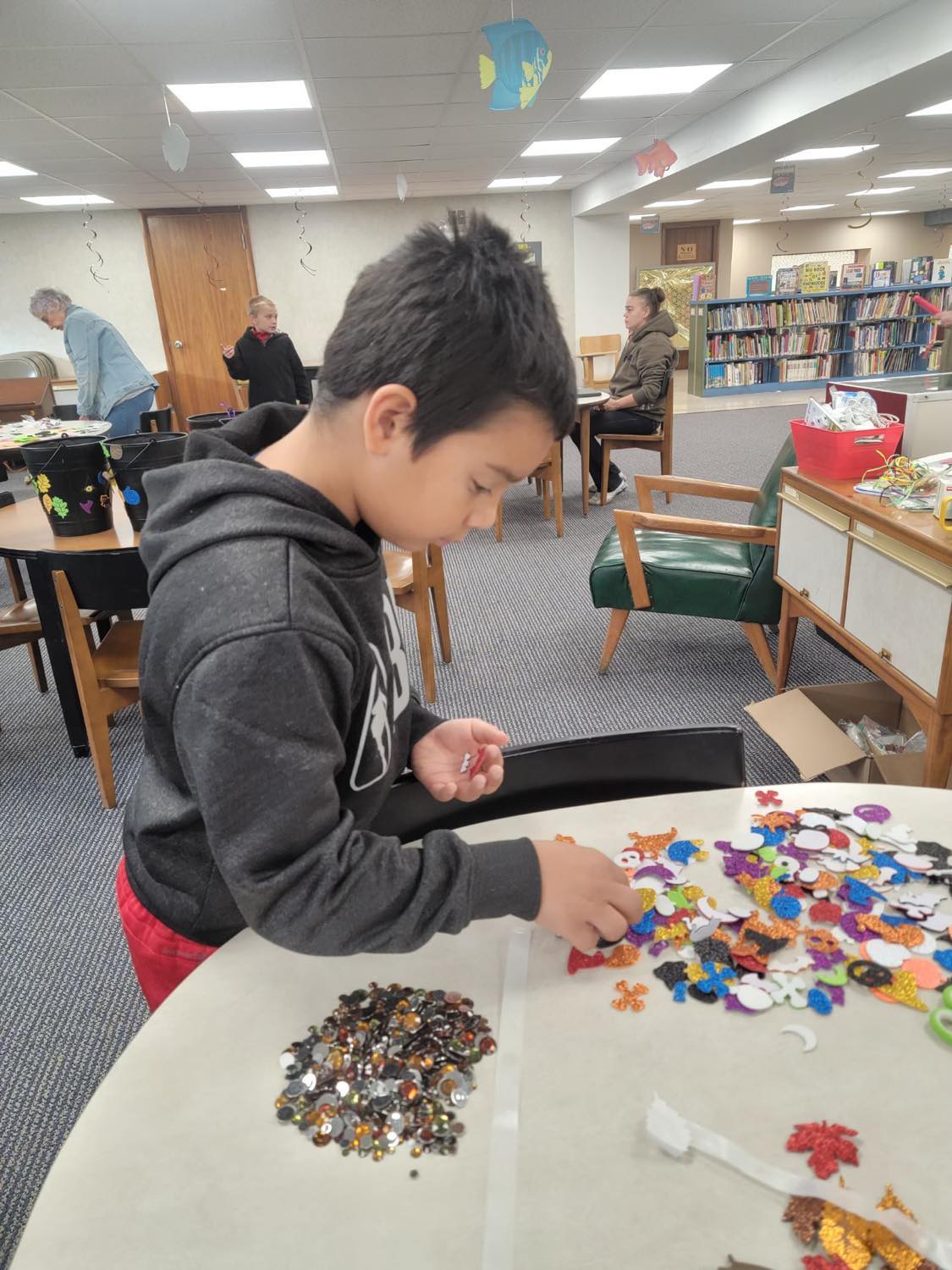 Candy Bucket Decorating – Shamokin-Coal Township Public Library